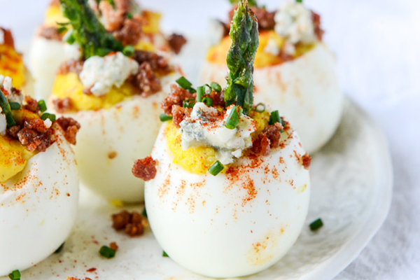 Bacon Blue Deviled Eggs - cooker-king